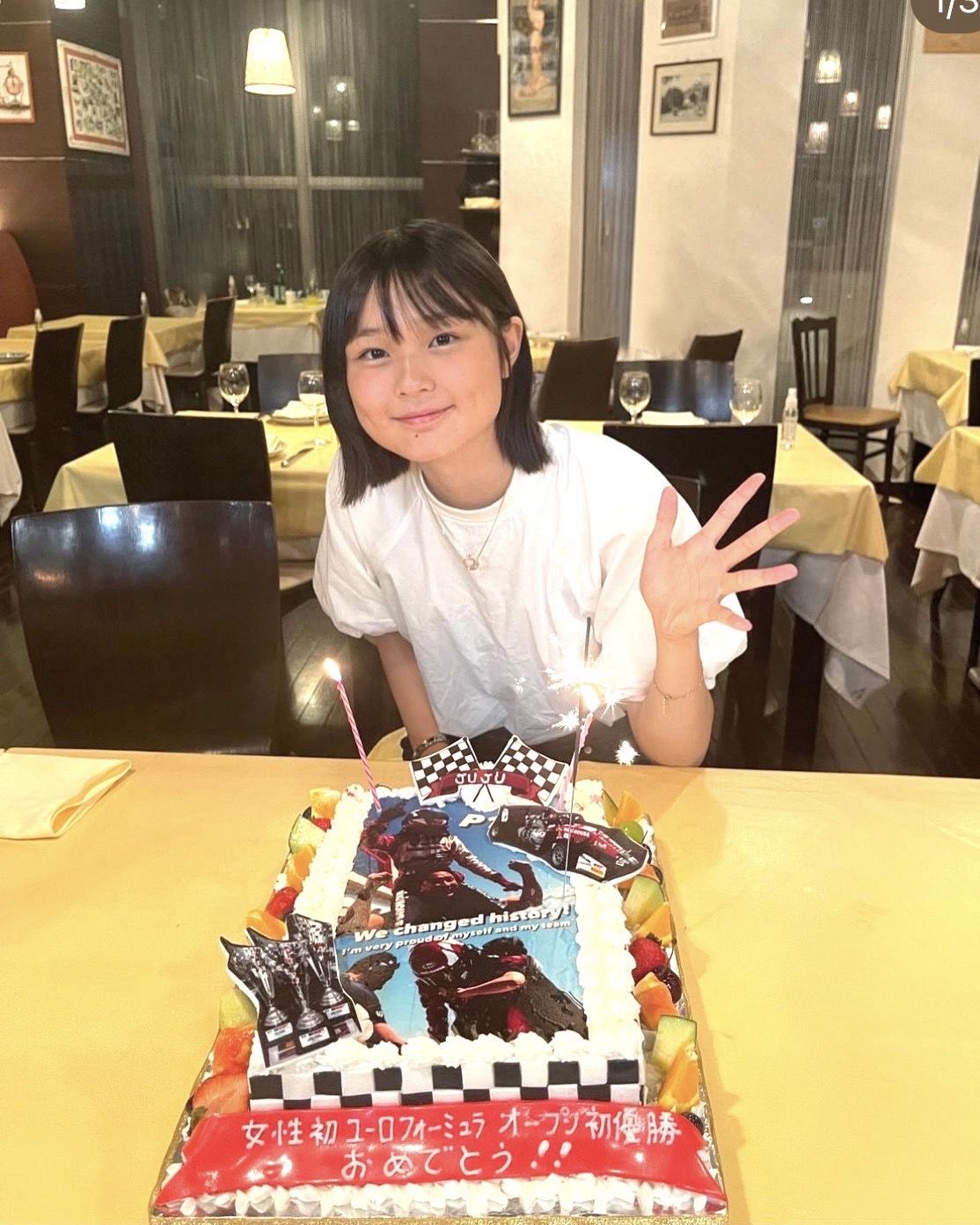 [写真](31ページ目)「女の子だから遅くてもしょうがないよね」F3史上初となる女性チャンピオンに輝いたJuju（17）が語るモータースポーツ業界の“壁”とは | 文春オンライン