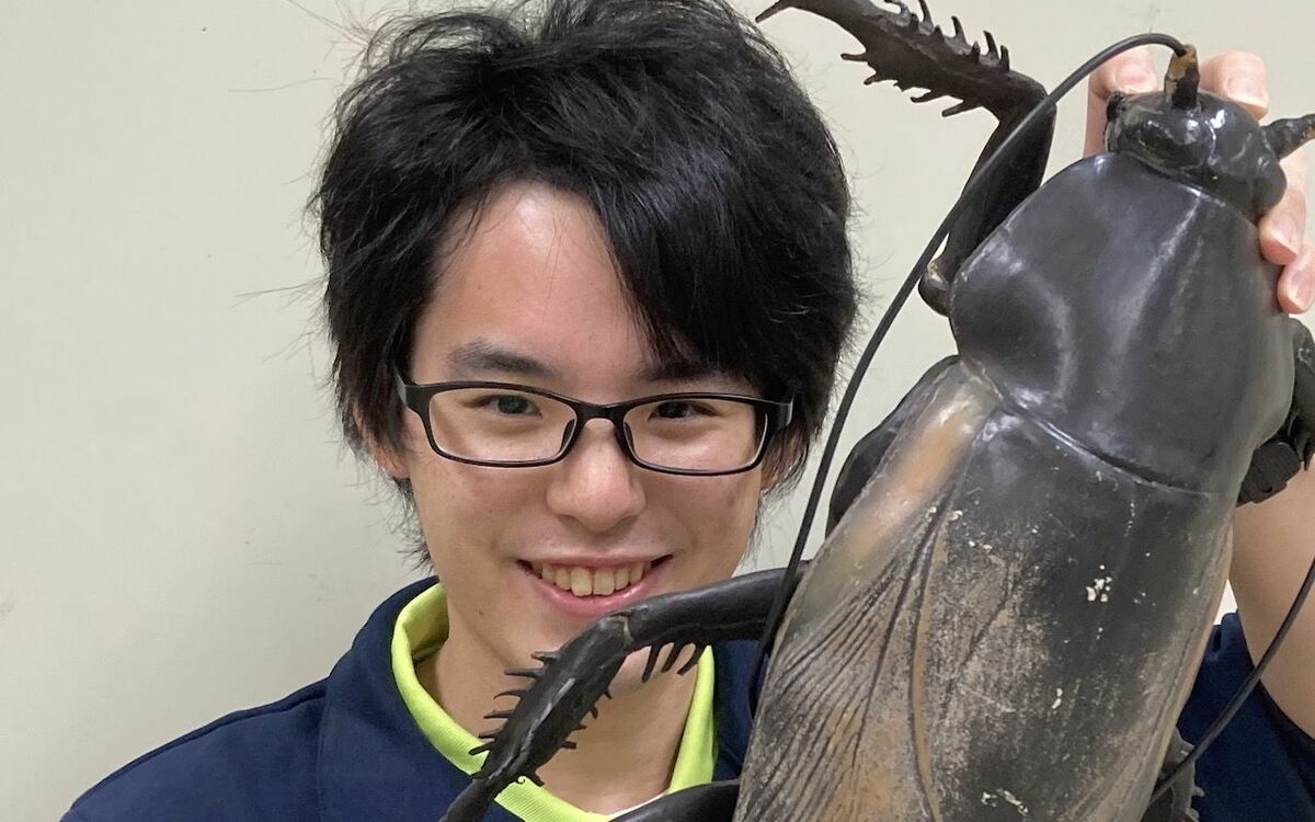 (2ページ目)「エサを一生懸命食べる姿がカワイイ」ゴキブリが好きすぎで本まで出した27歳・研究者の数奇な人生 | 文春オンライン