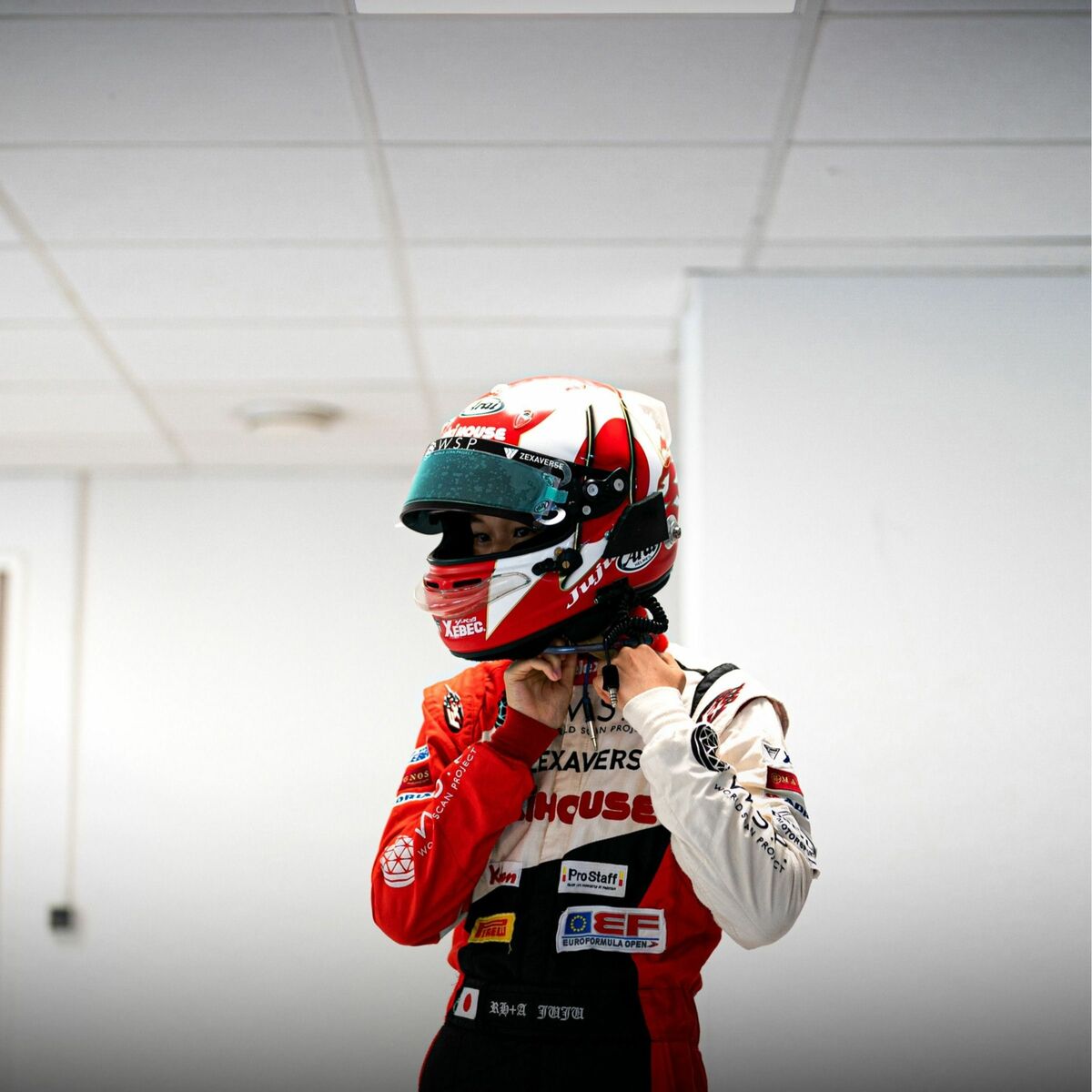 [写真](2ページ目)「女の子だから遅くてもしょうがないよね」F3史上初となる女性チャンピオンに輝いたJuju（17）が語るモータースポーツ業界の“壁”とは | 文春オンライン