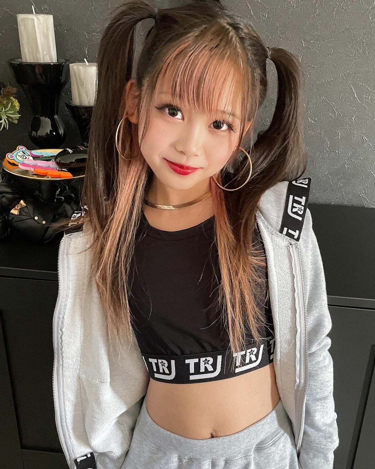 [写真](2ページ目)インター出身、週6で習い事に…熊本に住むインテリ小学生ギャル（10）が明かす、将来の夢 | 文春オンライン