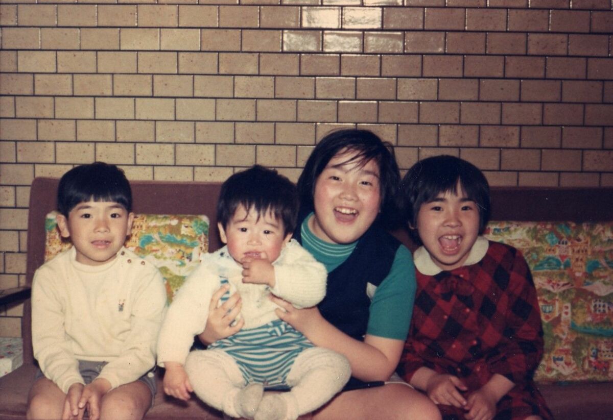 [写真](14ページ目)「お尻から水が出るほど…」ROLLY（61）が今でも忘れない「“いとこ・槇原敬之”の母」から言われた言葉 | 文春オンライン