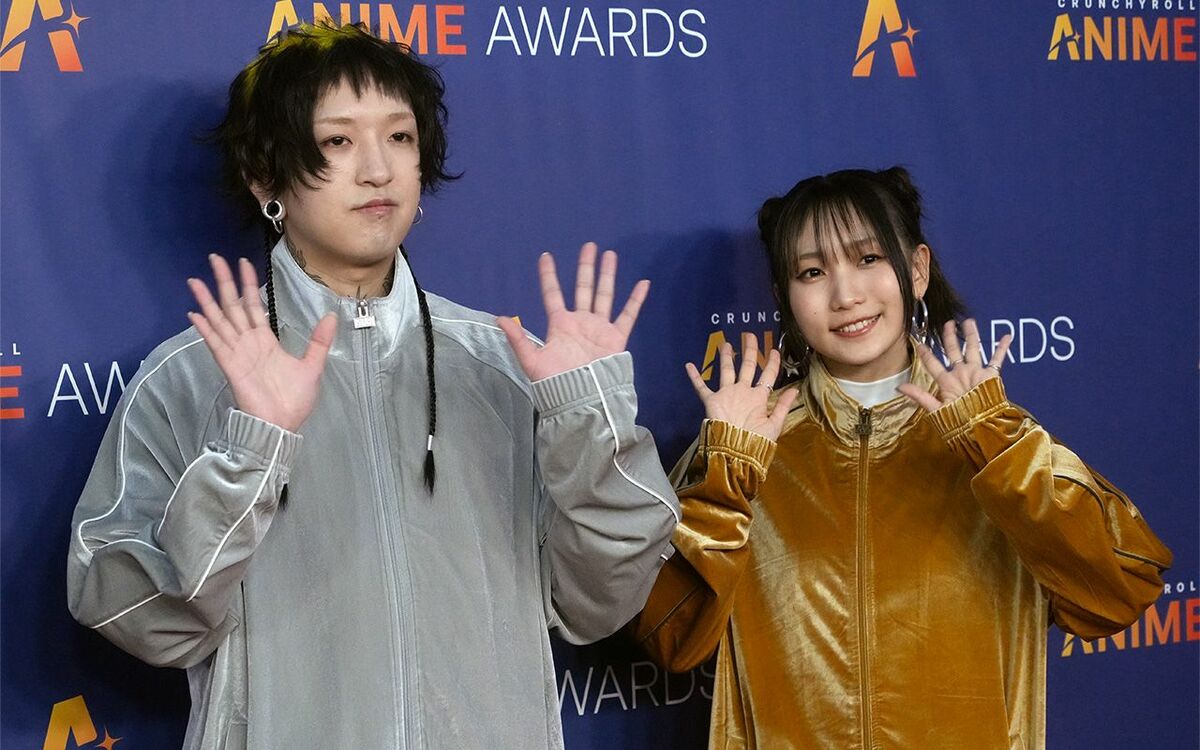 《記事にある通り真剣にお付き合い》「YOASOBI」Ayase(30)が大人気クリエイター(27)と育む“同棲愛”「周囲からは将来的に“結婚するのでは？”と…」 | 文春オンライン