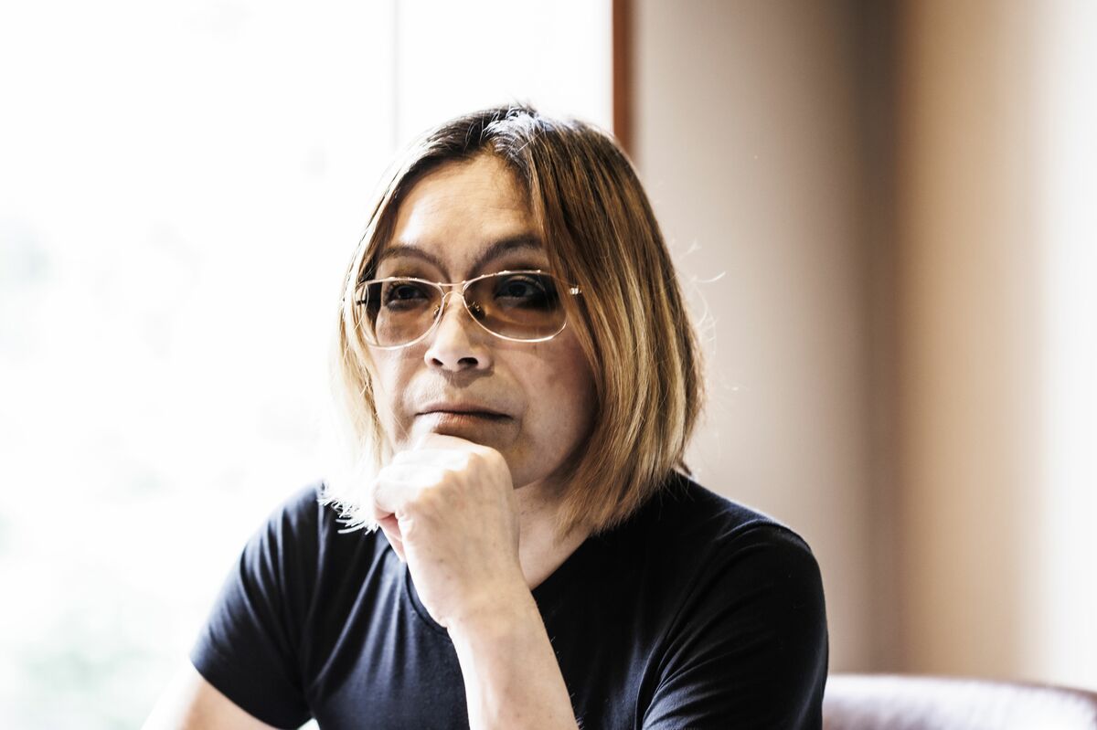 [写真](8ページ目)「跡取り息子なのに、お前は変態やッ！」と両親にブチ切れられ…ROLLY（61）が明かす“女装”に目覚めたきっかけと「家族との関係」 | 文春オンライン