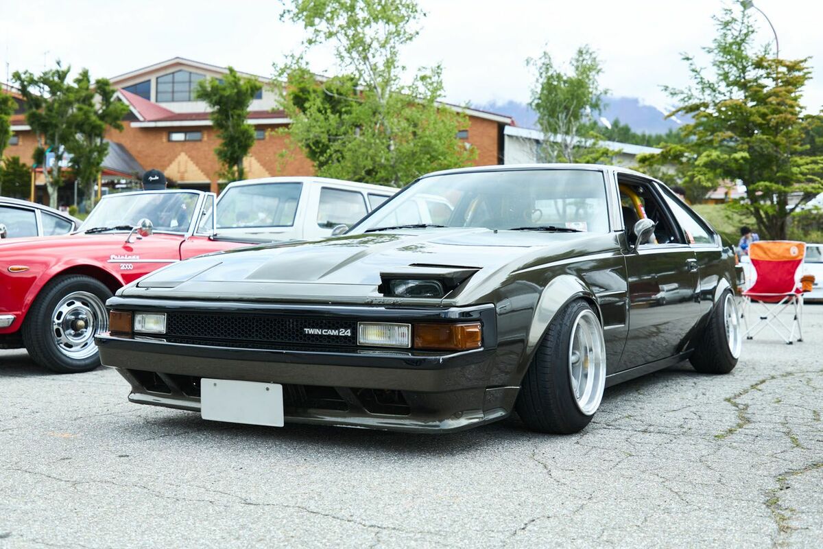 [写真](36ページ目)《7台の車を維持するために100坪超のガレージハウスを購入！》「貯金はほとんどできていませんが…」「いい加減落ち着いた ...