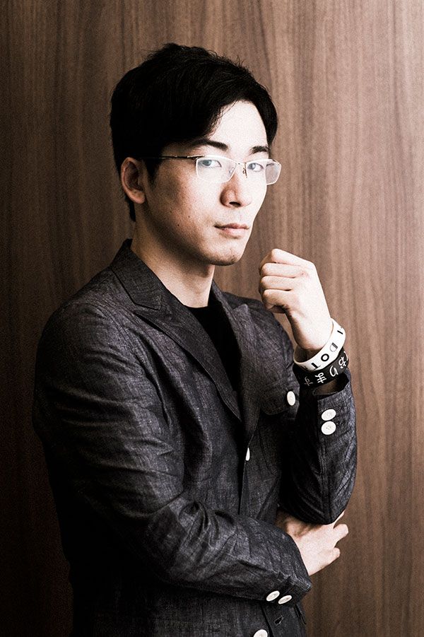 [写真]自叙伝を執筆したDOTAMAさん「実家に帰るのがちょっと怖い」 | 文春オンライン