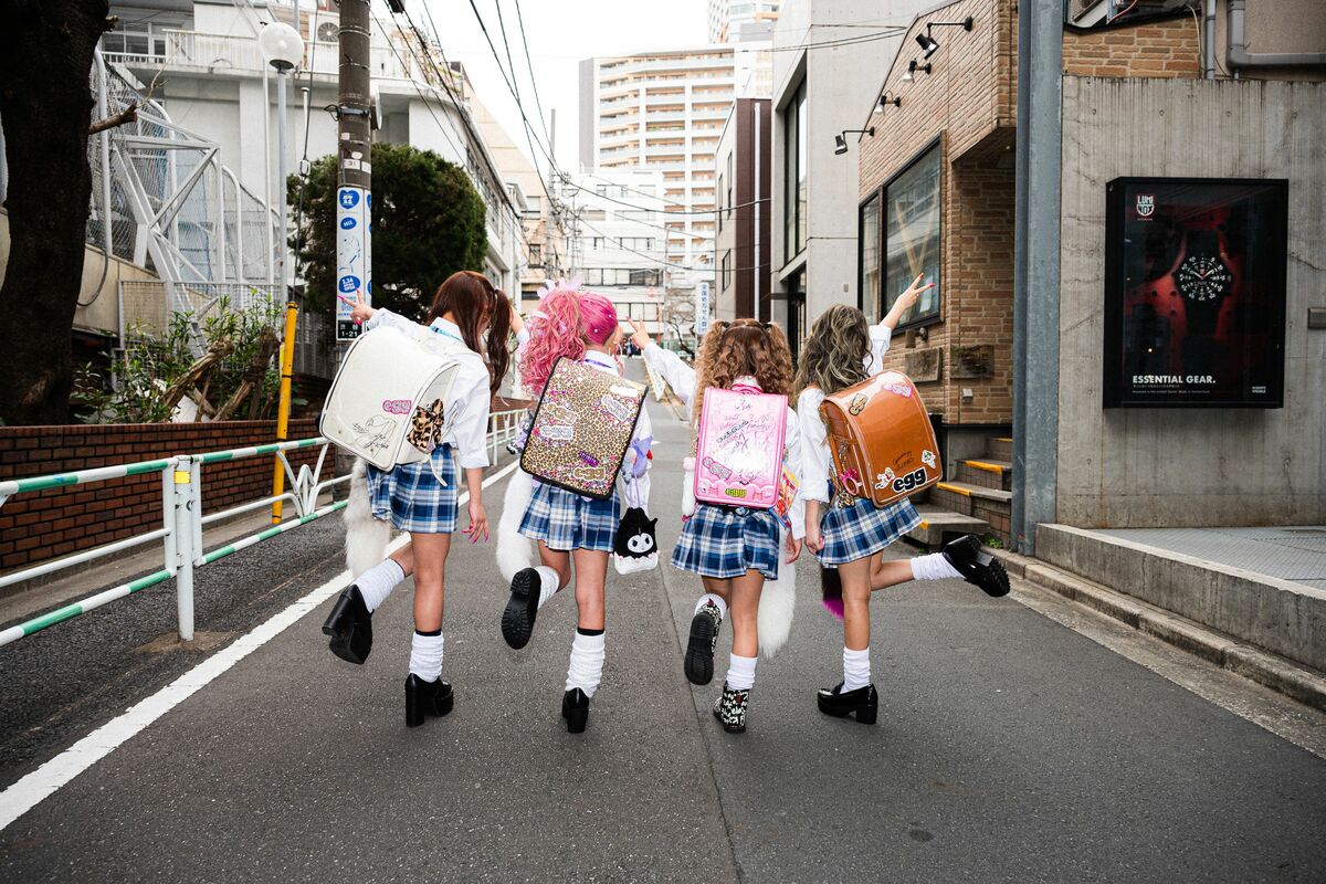 [写真](20ページ目)「令和の小学生ギャルは学業に力を入れている子が多い」モデルの平均年齢は9歳…“小学生ギャル“メディアのプロデューサーが ...