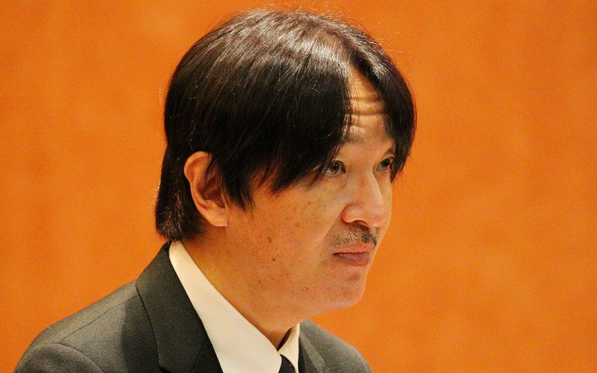 「象徴天皇制を担うのは、あくまで天皇」5歳違いの兄・天皇陛下を支える秋篠宮さまの“知られざる本音” | 文春オンライン