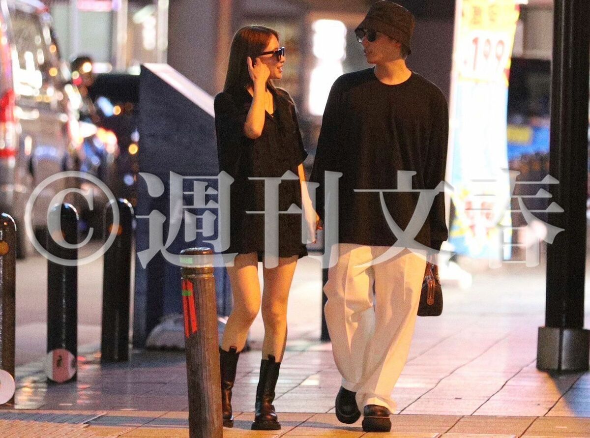 [写真](4ページ目)「付き合ってて、抱きしめました」マイファスHiro（30）と山本舞香（26）の“同棲愛スクープ写真”「Hiroが堂々交際宣言、伊藤健太郎との“ひき逃げ破局→元サヤ愛”の ...