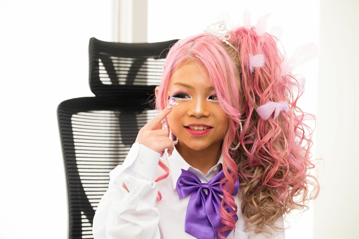 [写真](10ページ目)「令和の小学生ギャルは学業に力を入れている子が多い」モデルの平均年齢は9歳…“小学生ギャル“メディアのプロデューサーが ...