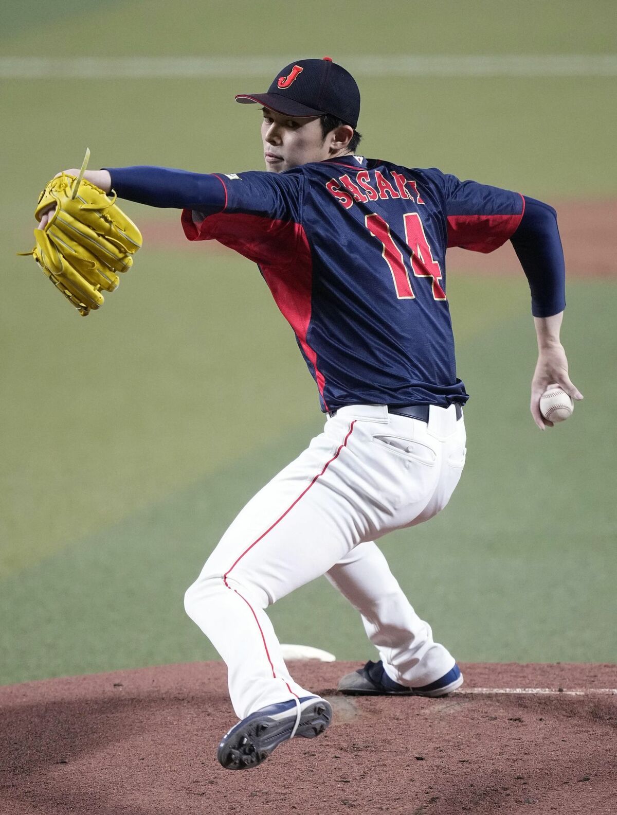 [写真](3ページ目)「恐ろしい腕の振りだ…」WBC・佐々木朗希の165キロ直球を甲斐拓也はナゼ捕り損ねたのか？ 元プロ捕手は「“若き日のダルビッシュのカゲ”と“170キロの可能性”」を指摘 ...