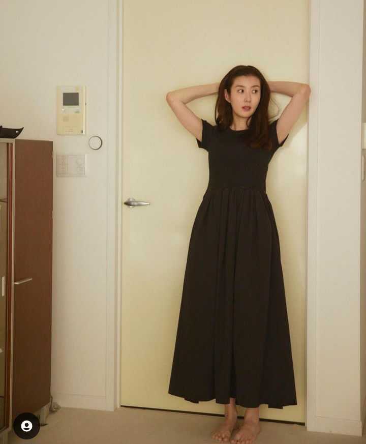 [写真](4ページ目)「大胆ベッドシーンも…」女優ともさかりえ(43)の“乱高下”《堂本剛の幼馴染役、拒食症、赤ちゃん言葉、3度の結婚2度の離婚の果ての円熟》 | 文春オンライン