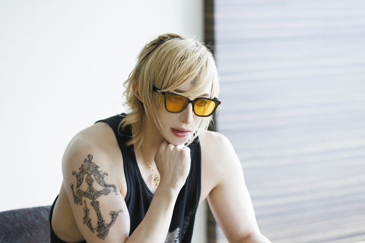 [写真](2ページ目)「乳首、好きなんですよ。でも尊敬するGACKTさんが…」超美形ギタリストMiA（32）が「乳首を切除した」“本当の理由”【写真あり】 | それぞれの美容整形、それぞれの ...