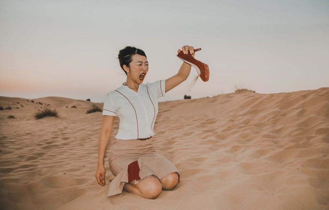 [写真](3ページ目)「イギリスフライトは毎回、事件がありましたね」元CA芸人・CRAZY COCO（35）が機内で出会った“ヤバい乗客” | 文春オンライン