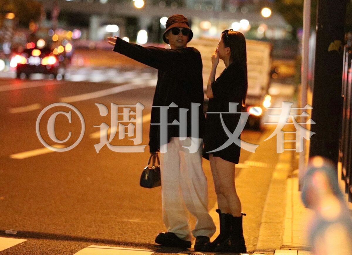 [写真](18ページ目)「付き合ってて、抱きしめました」マイファスHiro（30）と山本舞香（26）の“同棲愛スクープ写真”「Hiroが堂々交際宣言、伊藤健太郎との“ひき逃げ破局→元サヤ愛”の ...