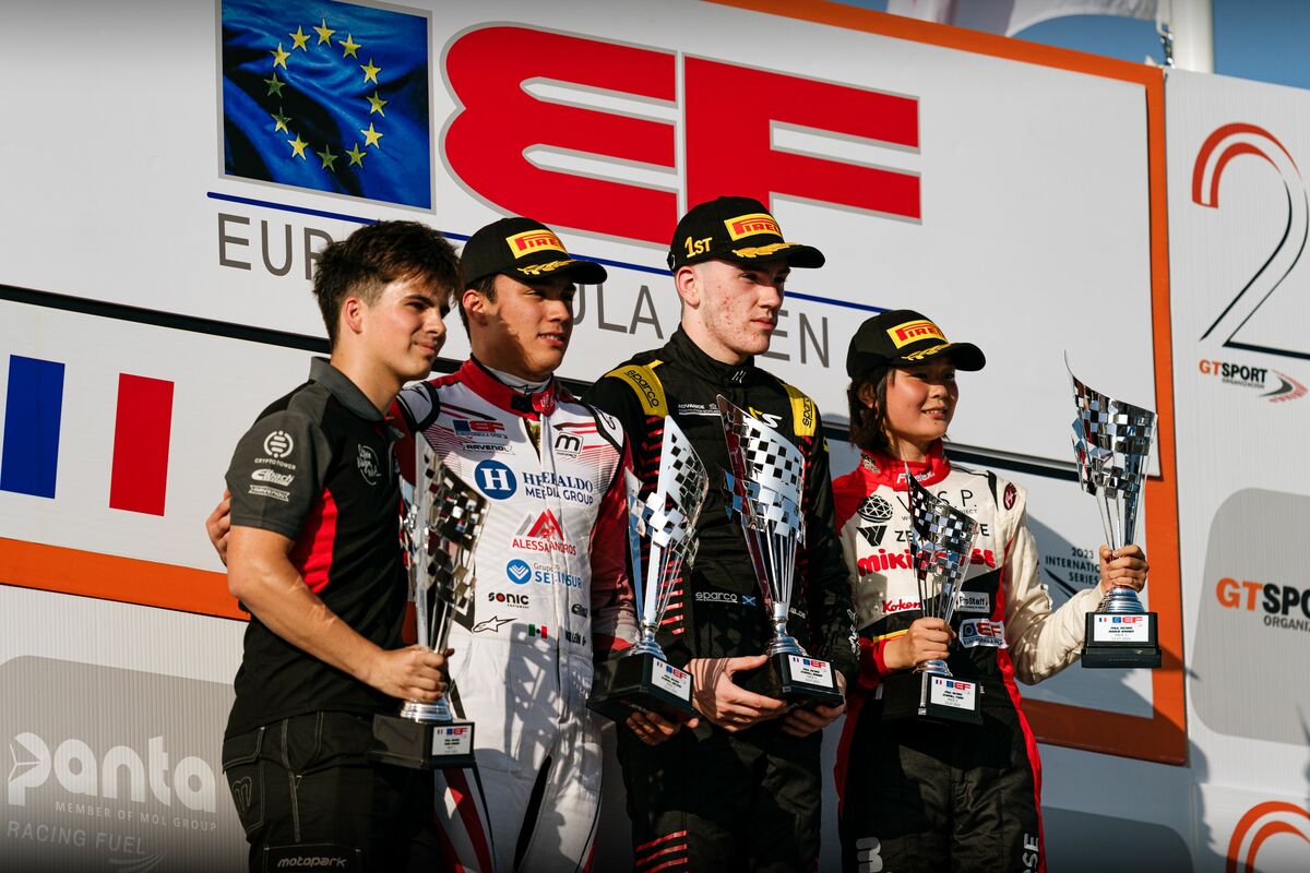 [写真](4ページ目)「女の子だから遅くてもしょうがないよね」F3史上初となる女性チャンピオンに輝いたJuju（17）が語るモータースポーツ業界の“壁”とは | 文春オンライン