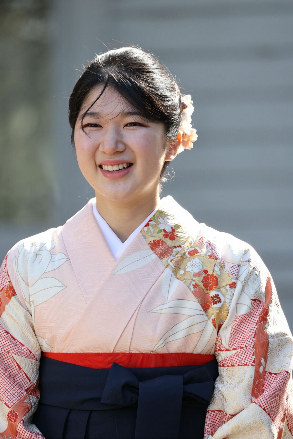 [写真](2ページ目)愛子さま（22）はネイビースーツで日赤“初出勤”「紀宮さまと同じ和服の…」学習院大学ご卒業の日に見せられた“秘蔵の振袖姿”――2024年読まれた記事 | 文春オンライン