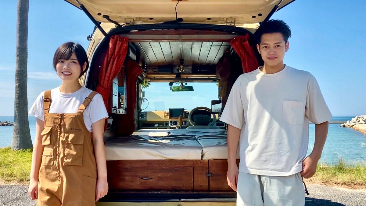 [写真](14ページ目)「狭い車内で一緒にいるから、喧嘩は多い」“改造した軽自動車”に彼氏と住んで3年…29歳女性がそれでも車中泊生活を続ける ...