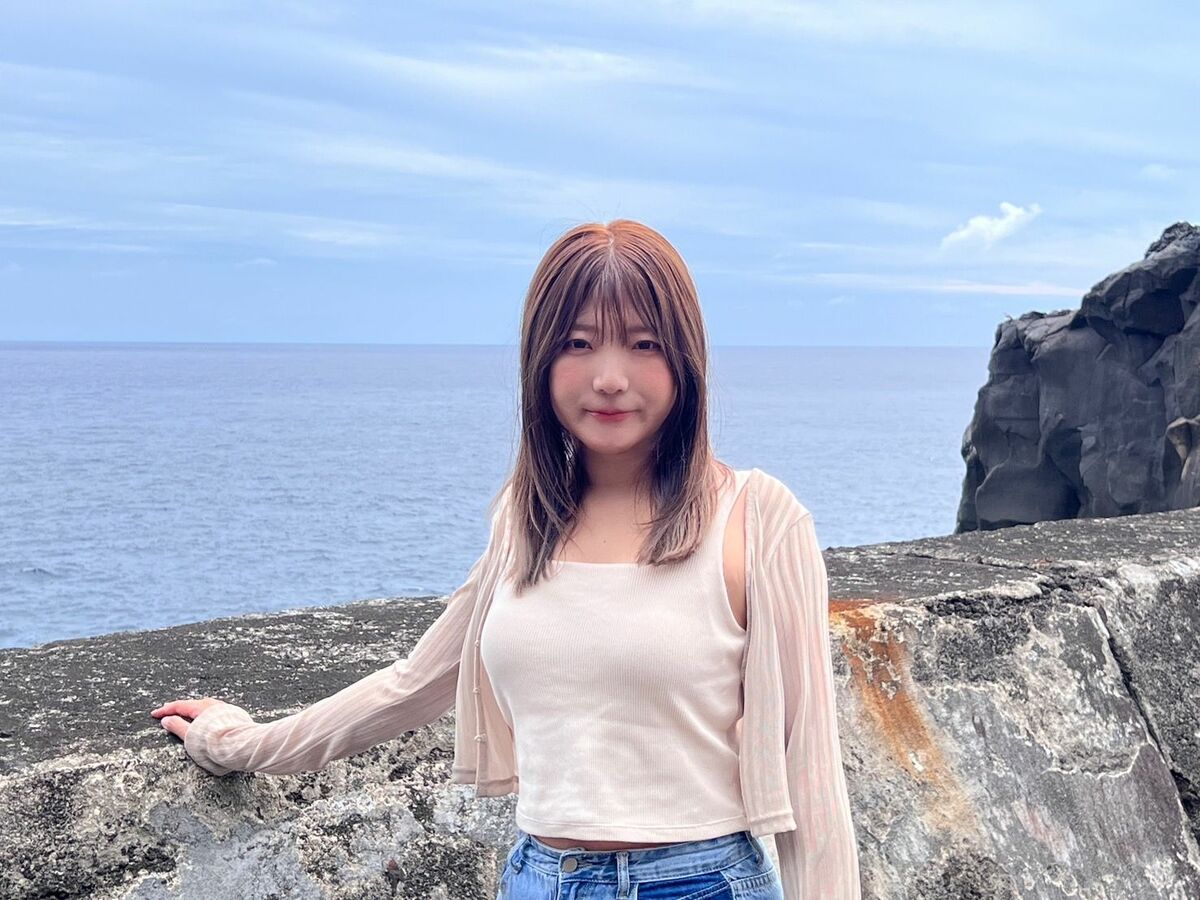 [写真](21ページ目)絶海の孤島・青ヶ島在住の41歳女性が語る、「日本一人口が少ない村」の“知られざる教育事情”「島全体の子どもの数が減って ...