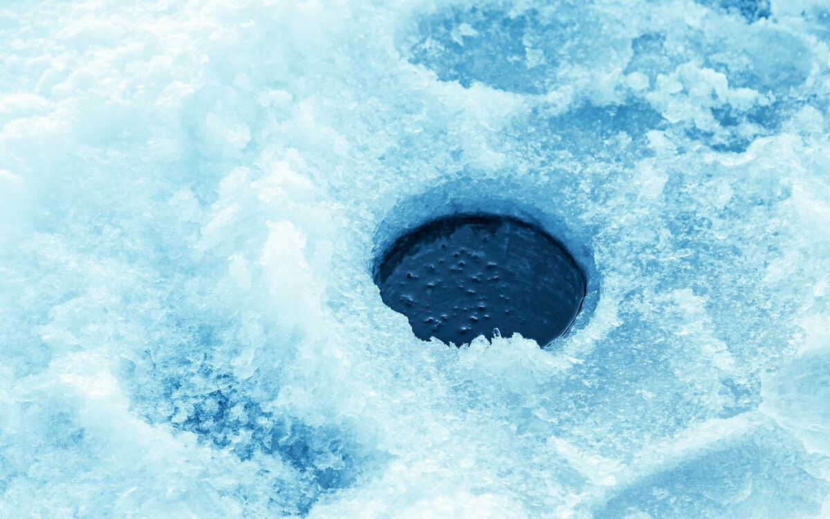 氷結湖の穴に兄弟で転落。這い上がるのは困難で……「ワカサギ釣り中に落下！」《北海道・空知川》 | 文春オンライン