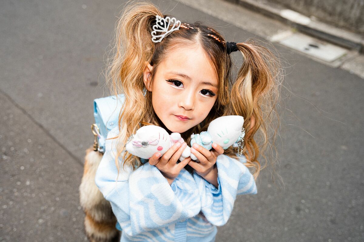 [写真](23ページ目)「令和の小学生ギャルは学業に力を入れている子が多い」モデルの平均年齢は9歳…“小学生ギャル“メディアのプロデューサーが ...