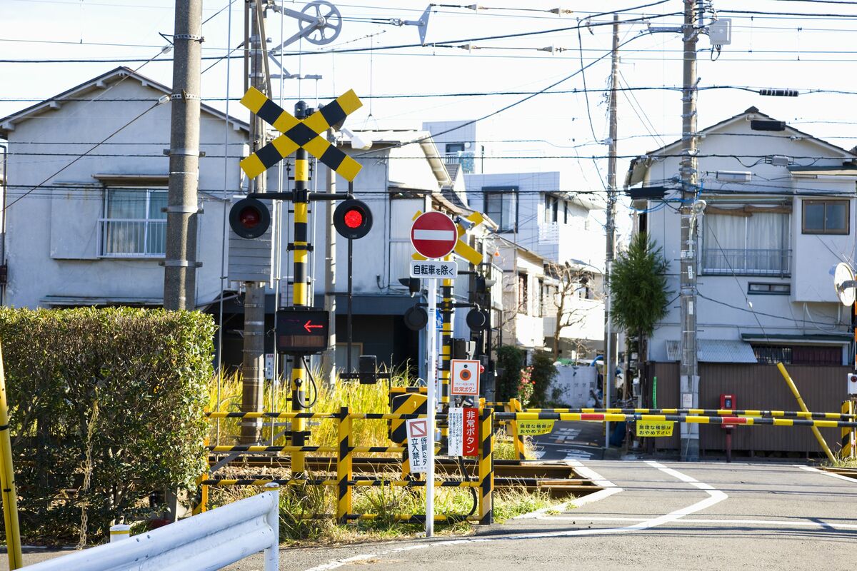 [写真](6ページ目)「第二中里踏切」を知っていますか？ “山手線唯一の踏切”廃止に鉄道ファンが涙するワケ | 文春オンライン