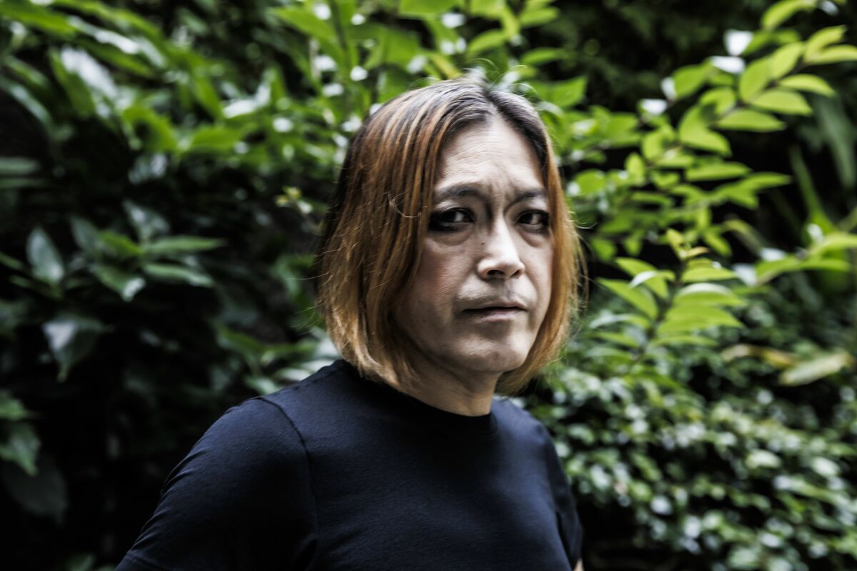 [写真](19ページ目)「跡取り息子なのに、お前は変態やッ！」と両親にブチ切れられ…ROLLY（61）が明かす“女装”に目覚めたきっかけと「家族との関係」 | 文春オンライン