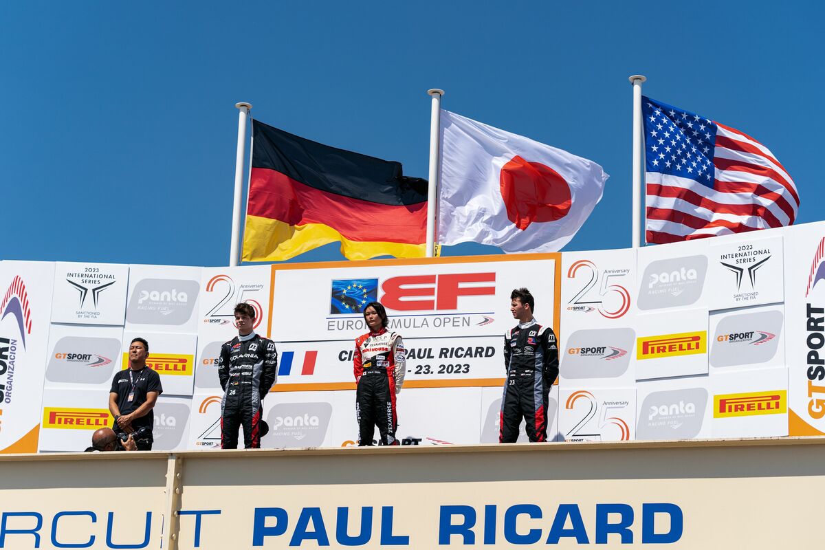 [写真](14ページ目)「女の子だから遅くてもしょうがないよね」F3史上初となる女性チャンピオンに輝いたJuju（17）が語るモータースポーツ業界の“壁”とは | 文春オンライン