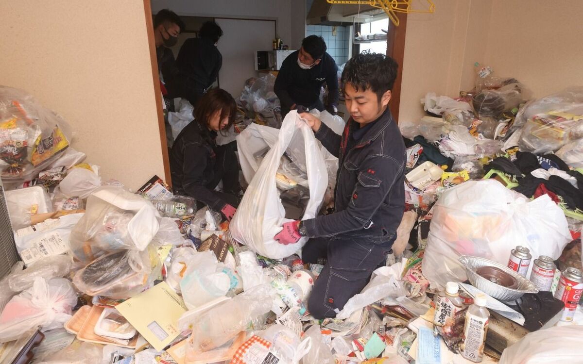 (3ページ目)「1LDKにゴキブリ約1000匹」の壮絶現場も…ゴミ屋敷の清掃業者が明かす、“ゴミ屋敷住人”の傾向 | 文春オンライン