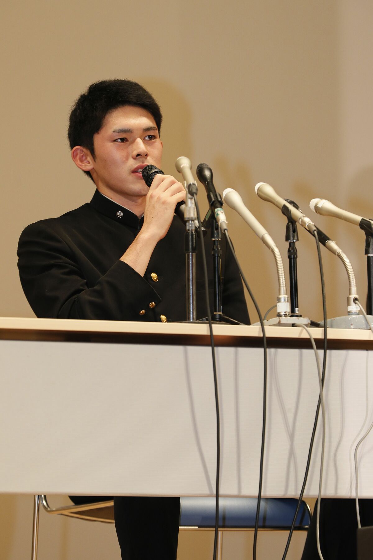 [写真](15ページ目)佐々木朗希が明かす、突如162kmに“球速アップ”した理由「自分の動画を見ていて“ひらめいた”」「美馬さんの引退がきっかけに」 | 文春オンライン