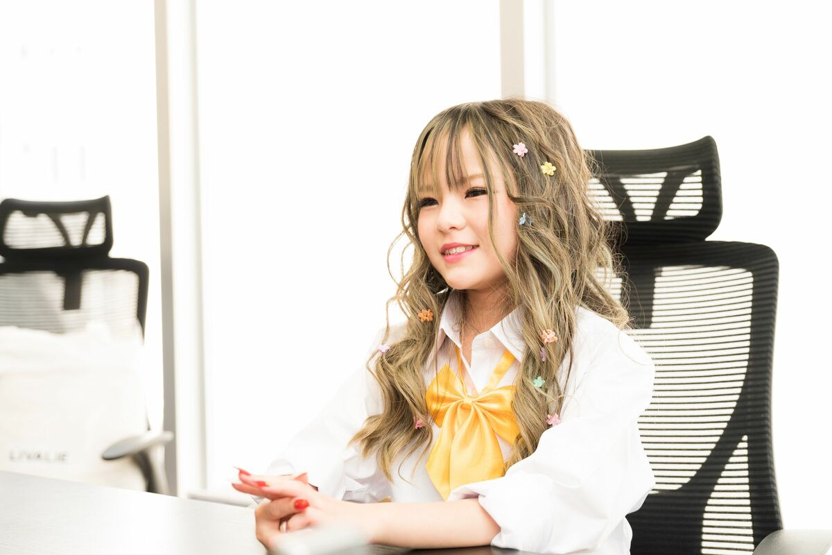 [写真](1ページ目)「海外の人から『子どもにこんなことさせるなんてダメ』とコメントが…」習字とタイピング好きの金髪“小学生ギャル”（10）が ...