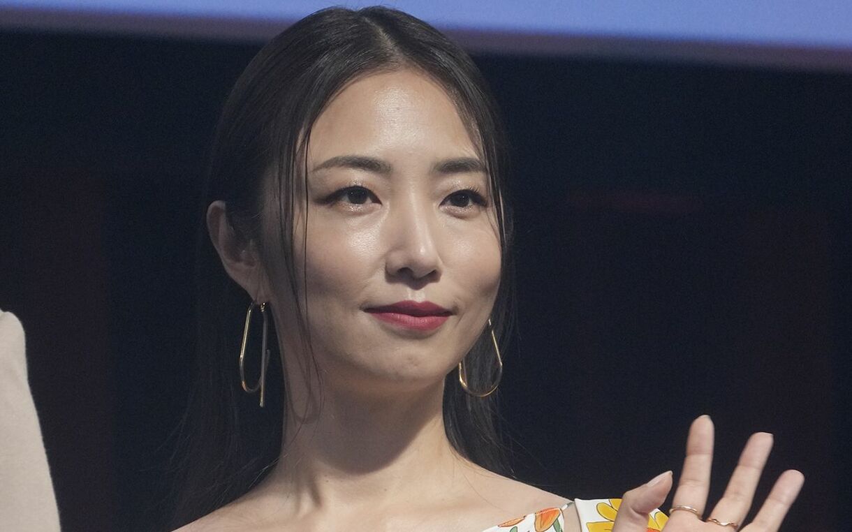 《新刊17万部》MEGUMI（42）が頼る世界的瞑想家と美魔女社長 | 週刊文春