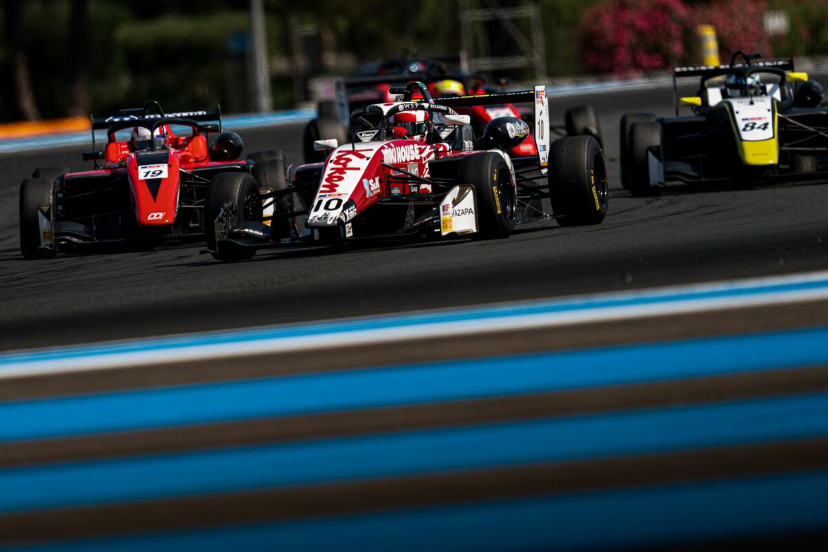 [写真](18ページ目)「女の子だから遅くてもしょうがないよね」F3史上初となる女性チャンピオンに輝いたJuju（17）が語るモータースポーツ業界の“壁”とは | 文春オンライン