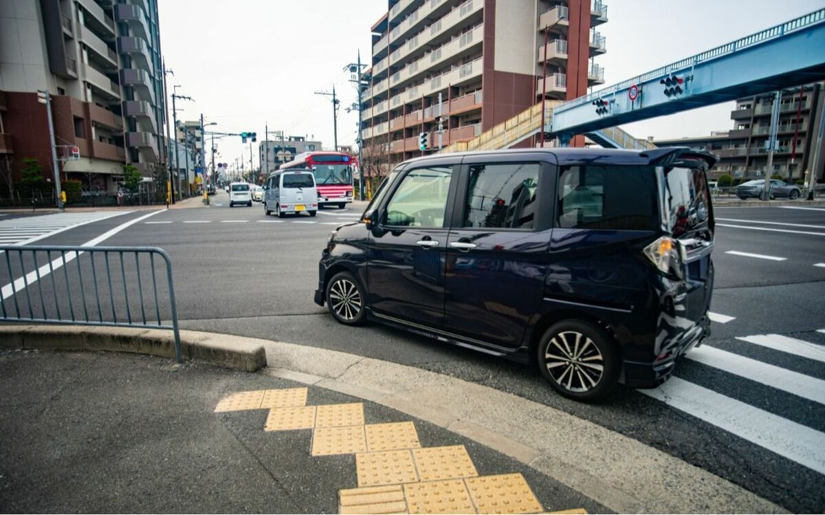 N-BOXに白いナンバーをつけているのですが、駐車場の軽専用スペースに停めたら怒られてしまいました。軽には変わりないですし、文句を言われる筋合いはないですよね？ | 文春オンライン