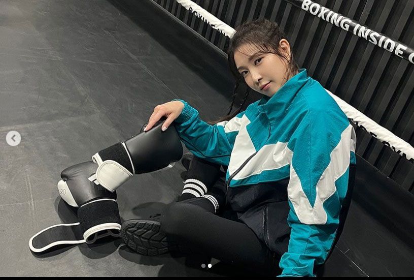 [写真](4ページ目)「私の唇には…」“整形疑惑も浮上の歌姫”BoA(37)が恋より優先している事《スタイリストとのキス写真や赤西仁との抱擁写真も》 | 文春オンライン